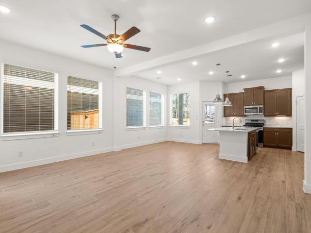215 Flora Springs Cv