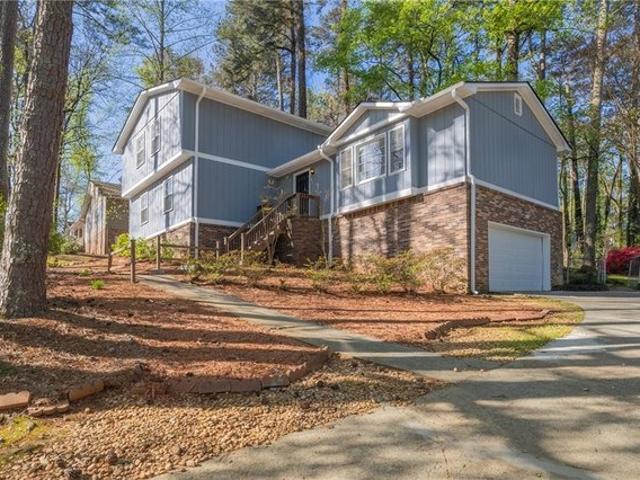 215 Hauteur Pl SW, Lilburn, GA 30047