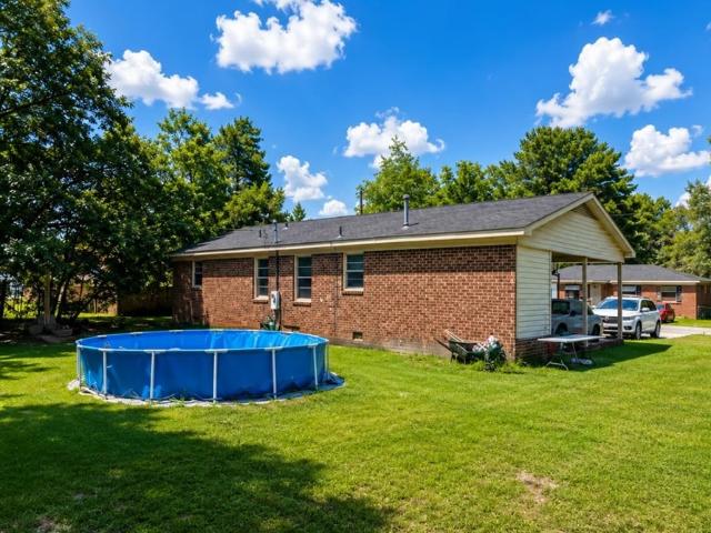 215 Huggins St