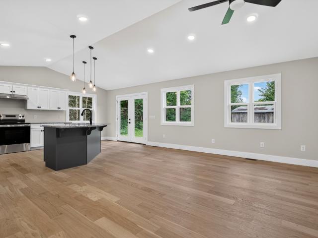 215 James Holman Rd