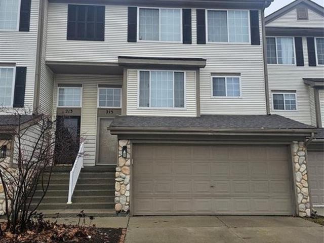 215 Oak Ridge Dr, Pontiac, MI 48341