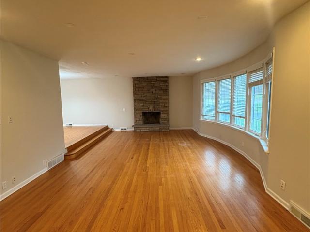 215 Locksley Road