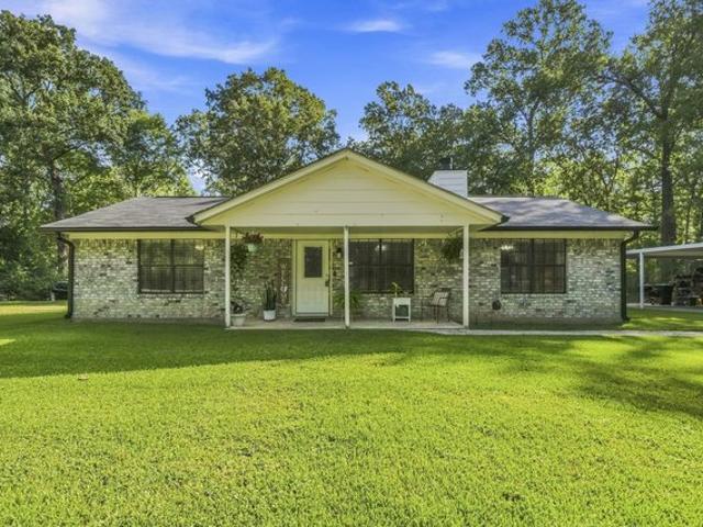 215 Lazy Oak Dr, Livingston, TX 77351