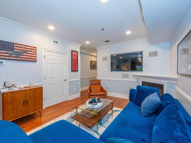 215 Monroe St # 1