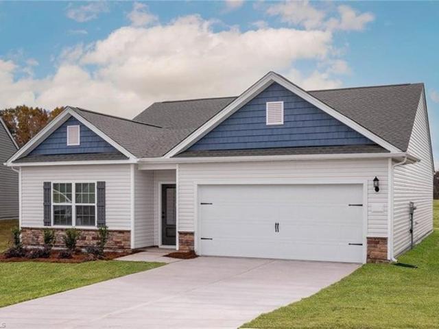 215 Macintosh Dr, King, NC 27021