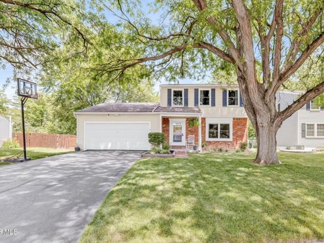 215 Mallard Rd, Perrysburg, OH 43551