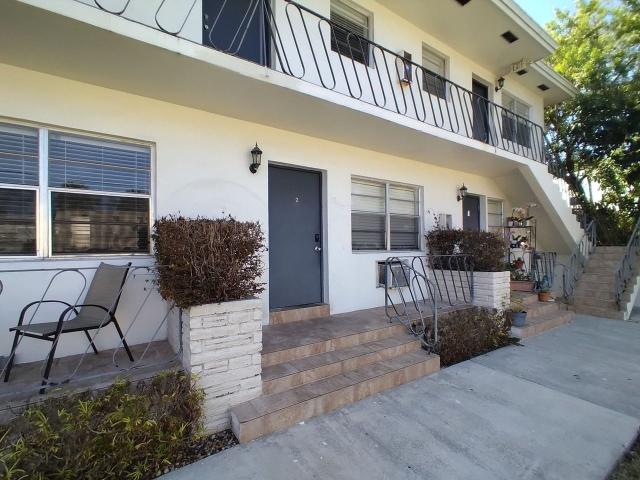 215 Menores Studio Apartment for Rent at 215 Menores Ave, Coral Gables, FL 33134 Douglas
