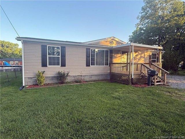 215 Miller Ave, Sellersburg, IN 47172