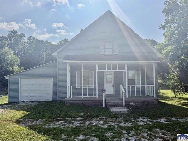 215 N 6th St, Clinton, IN 47842