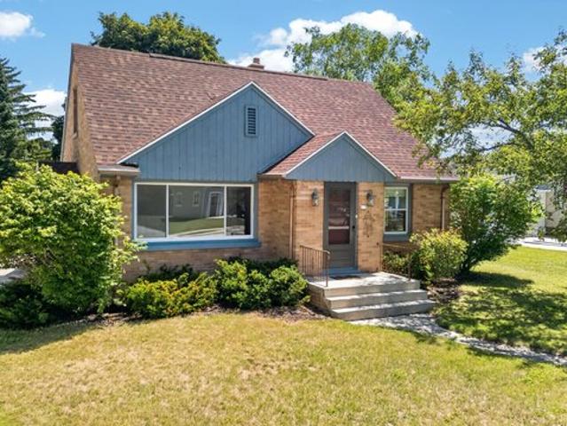 215 N 11th St, Oostburg, WI 53070