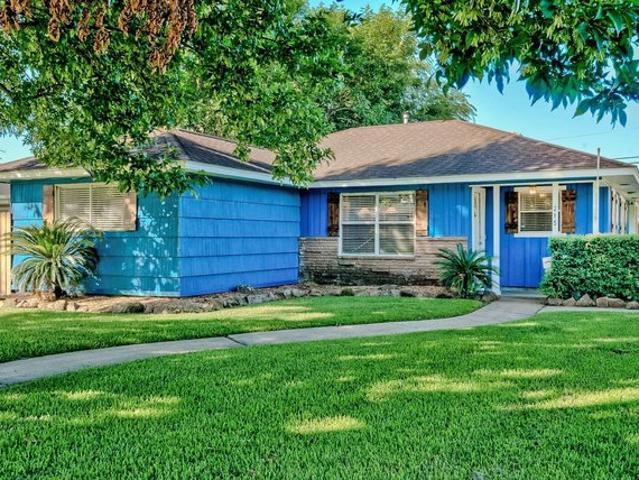 215 N 34th St, Nederland, TX 77627