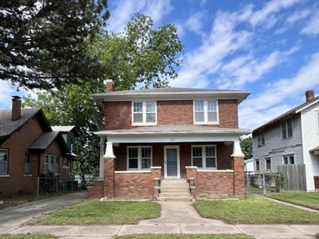 215 N 3rd St, Arkansas City, KS 67005