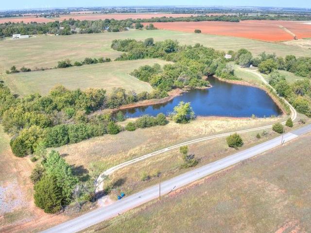 215 N Cemetery Rd, Tuttle, OK 73089