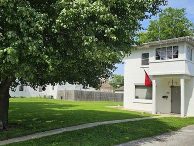 215 N Center St, Plainfield, IN 46168