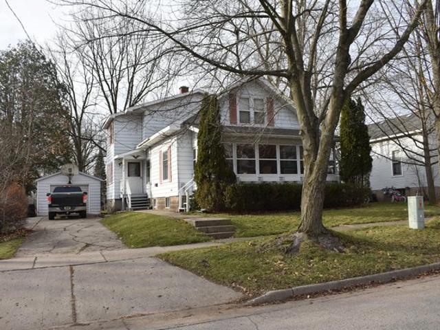 215 N Division Ave, Fremont, MI 49412