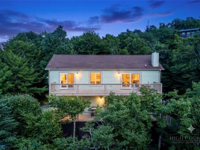 215 N Pinnacle Ridge Road