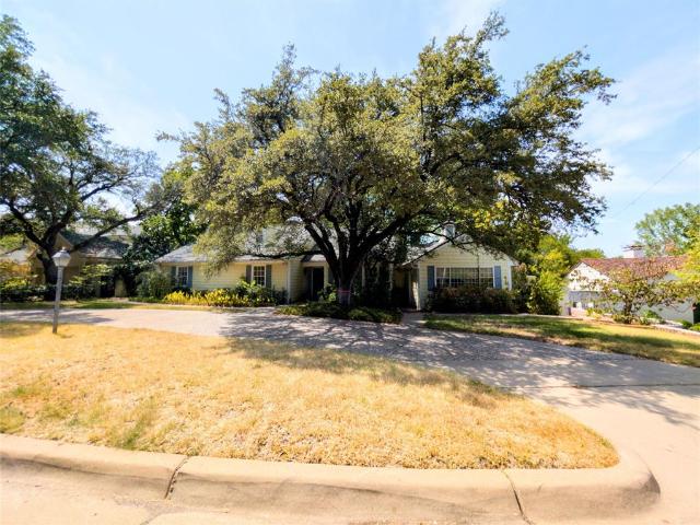 215 N Rivercrest Drive