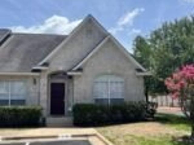 215 Navarro Dr, College Station, TX 77845