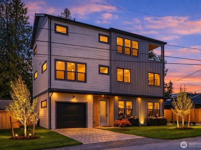 215 NE 123rd St, Seattle, WA 98125
