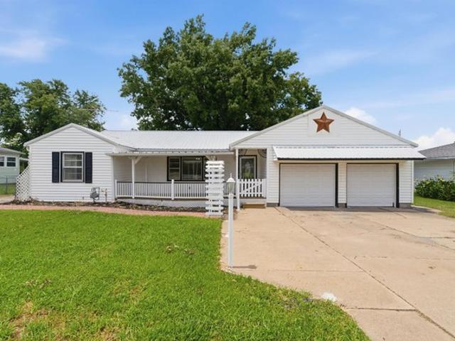 215 NE Wilshire Ave, Bartlesville, OK 74006