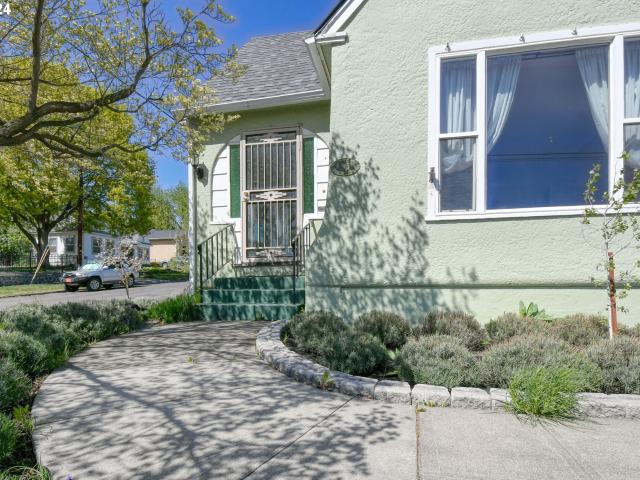 215 nw despain ave