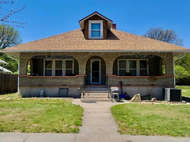 215 S Third St, Lenora, KS 67645