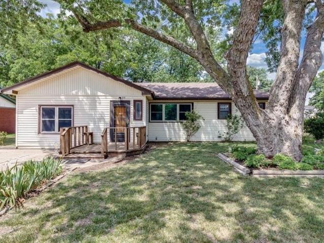 215 S Tracy Ave, Clearwater, KS 67026