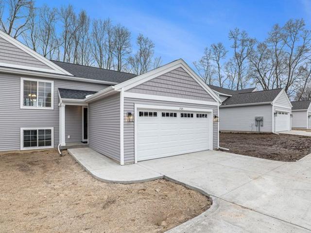 215 S Broadway St, Middleville, MI 49333