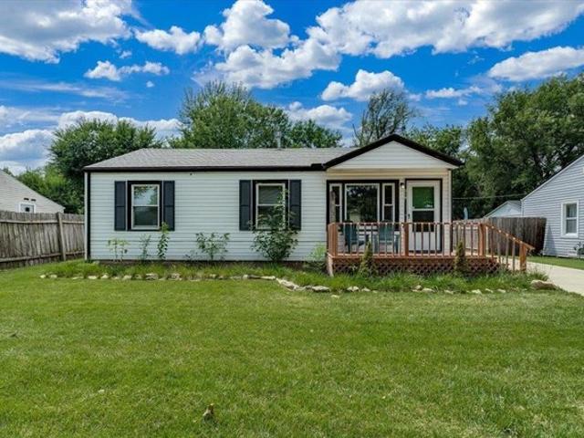 215 S German Ave, Haysville, KS 67060