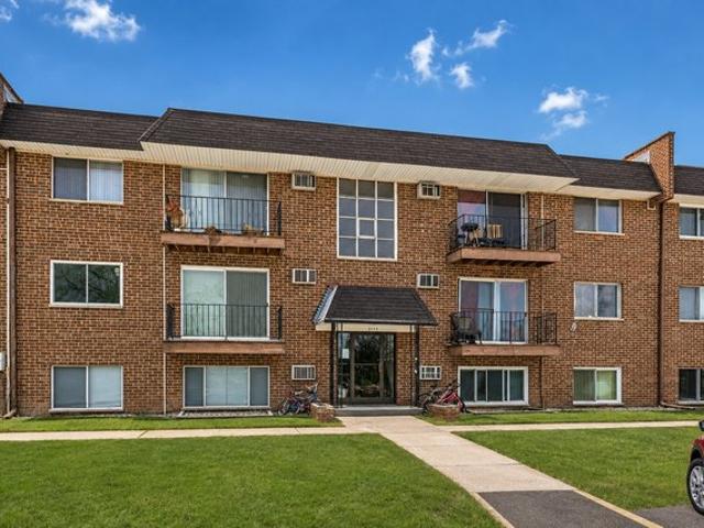 215 S Hale St Apt 2B, Addison, IL 60101