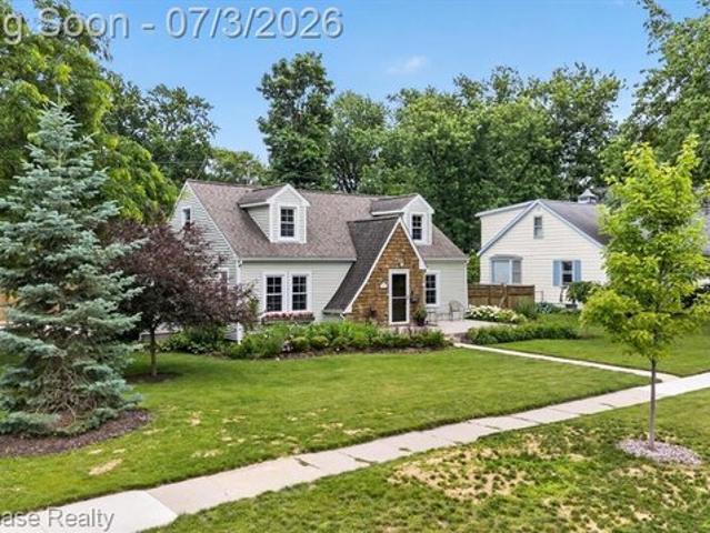 215 S Houghton St, Milford Vlg, MI 48381