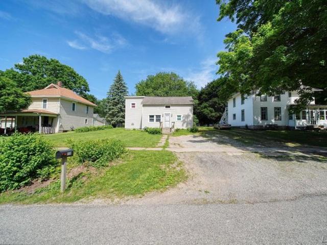 215 S Jackson St, Addison, MI 49220