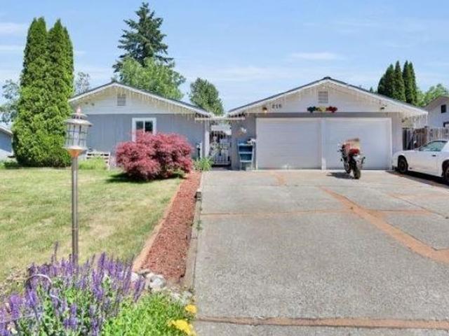 215 S Moen St, Greenacres, WA 99016
