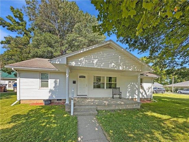 215 S Sheldon St, Arcola, IL 61910