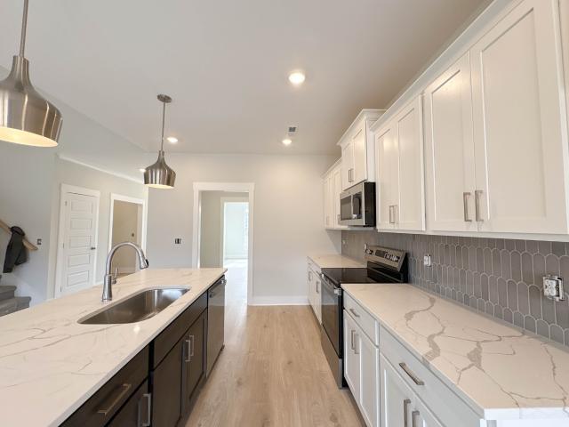 215 Settlers Way