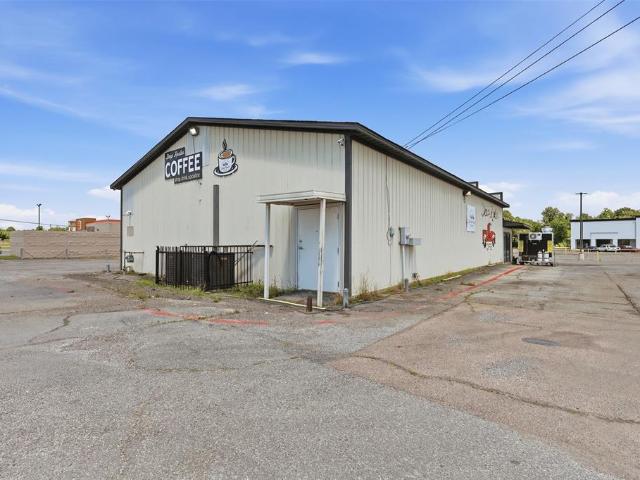 215 Shannon Road E