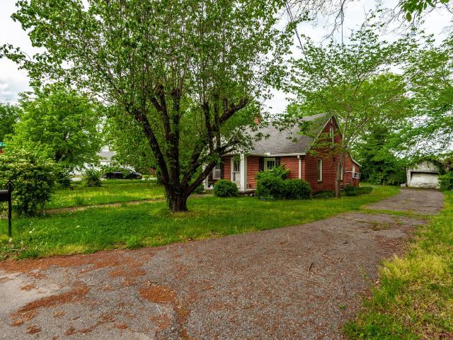 215 Shivel Dr, Hendersonville, TN 37075 | MLS #3149 | Compass