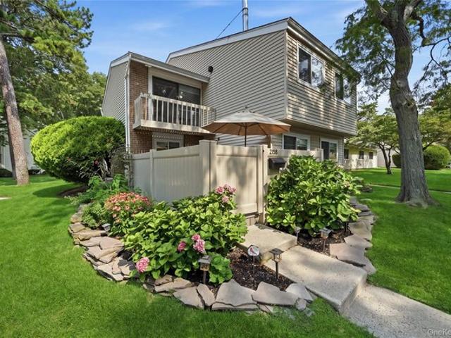 215 Springmeadow Dr Unit B, Holbrook, NY 11741