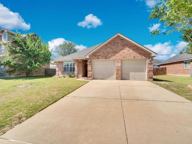 215 Stable Dr, Waxahachie, TX 75165 | Compass