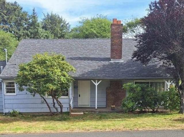 215 Stevens St, Lincoln Beach, OR 97388