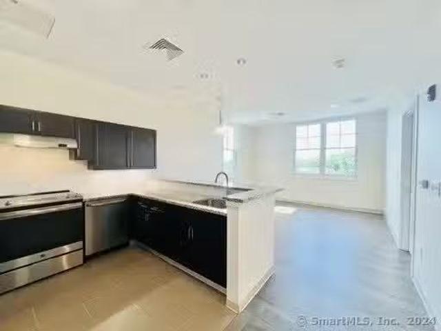 215 Stillwater Avenue, 408, Stamford, CT 06902