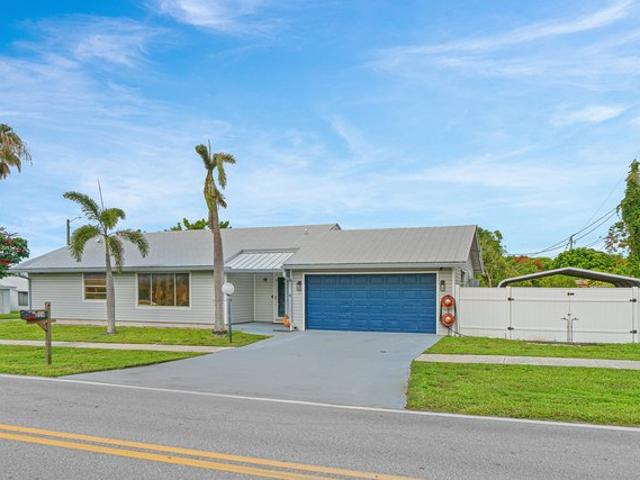 215 SW 8th St, Boynton Beach, FL 33426