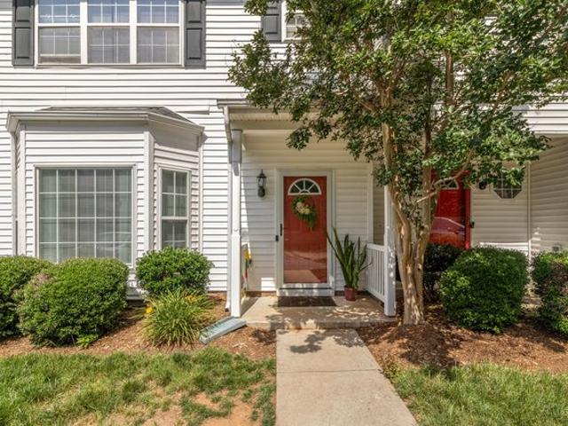 215 Pointe Crest Ct, Cary, NC 27513