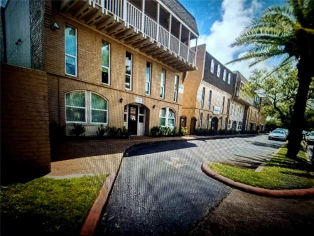 215 Postoffice St, Unit 706, Galveston, TX 77550 | MLS #77225 | Compass