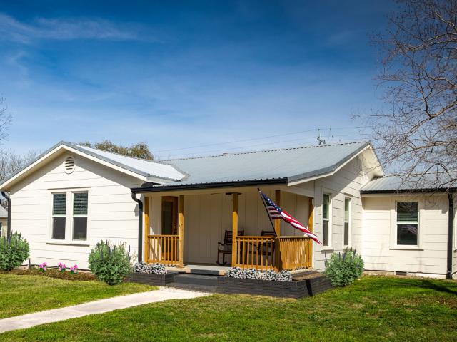 215 Paulus St, Schulenburg, TX 78956 | MLS #1591