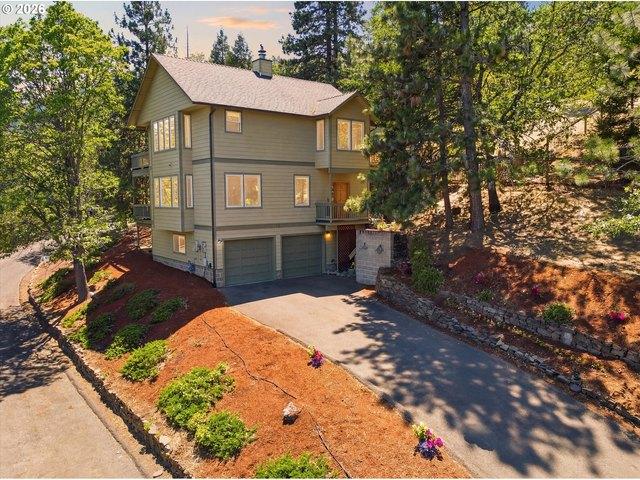 215 Piedmont Dr, Ashland, OR 97520