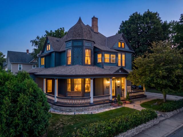 215 Pine Street W