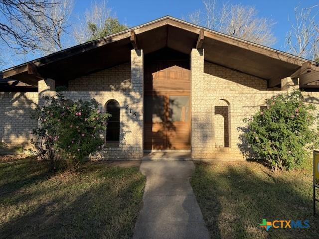 215 Price St, Yoakum, TX 77995 | MLS #600418 | Compass