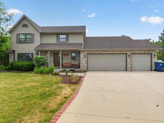 215 Quail Cir, Newburg, WI 53090