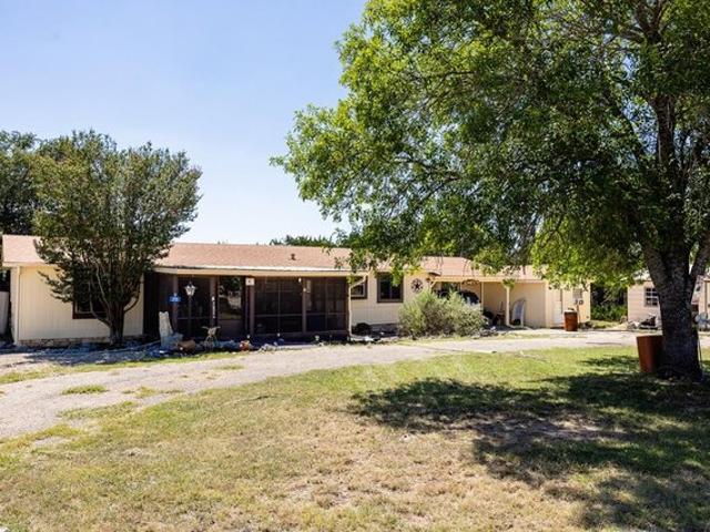 215 Robertson Rd, Kerrville, TX 78028